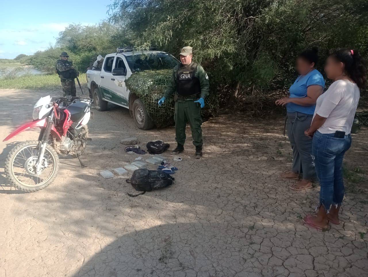 Narcoruta descubierta: abandonan moto y seis kilos de cocaína en el ...